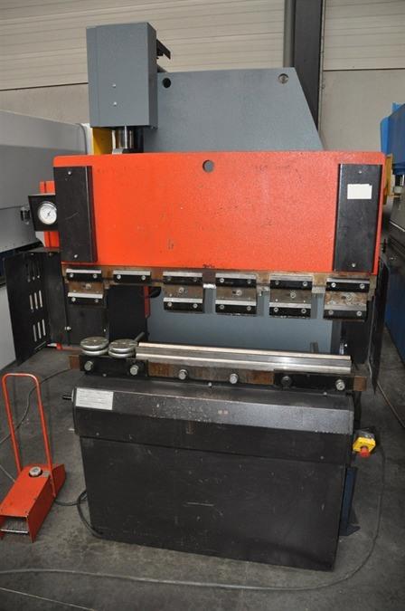 Used Hydraulic press brakes, Amada Promecam - IT 25t x 1250 N° 4377